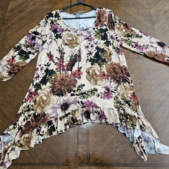 Kate & Mallory | Tops | Kate And Malory Top W Floral Design | Poshmark